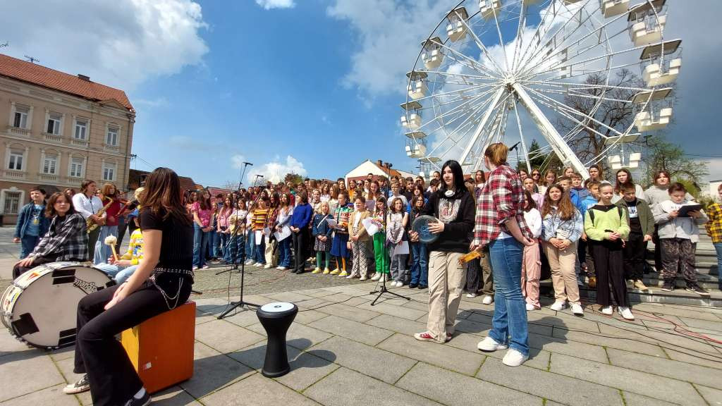 Turistička zajednica grada Tuzla - Na Trgu slobode u Tuzli obilježen Dan planete Zemlje ...